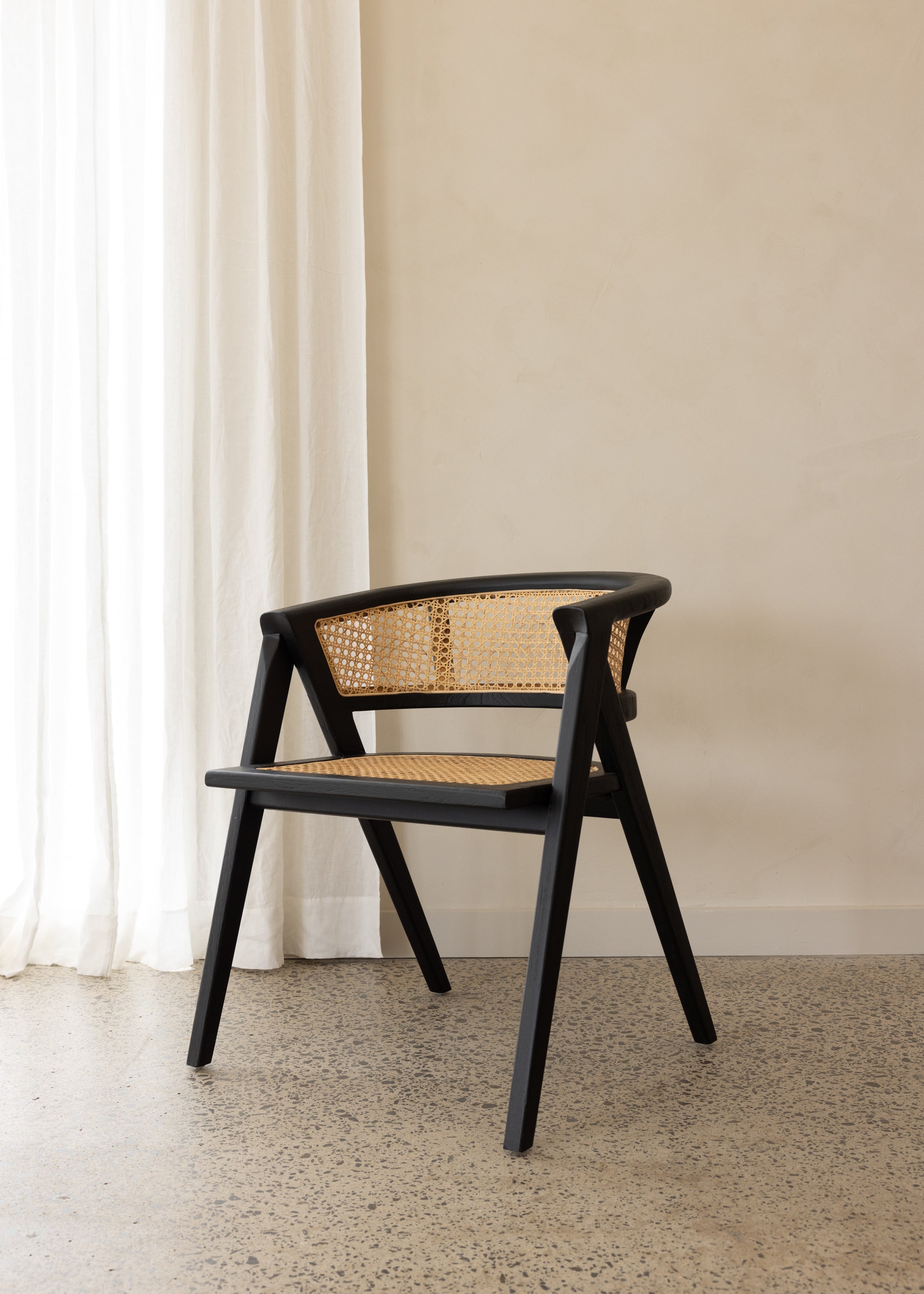 Clara Chair / Black – EDITION